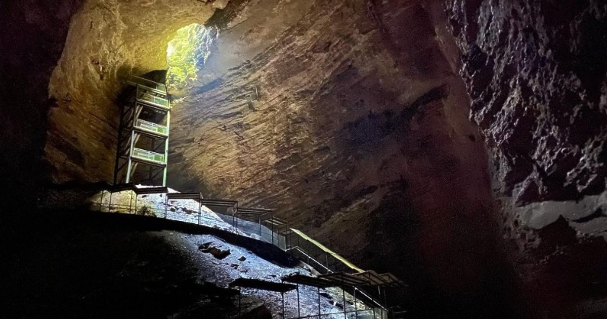 Мраморната пещера, която крие извора на младостта