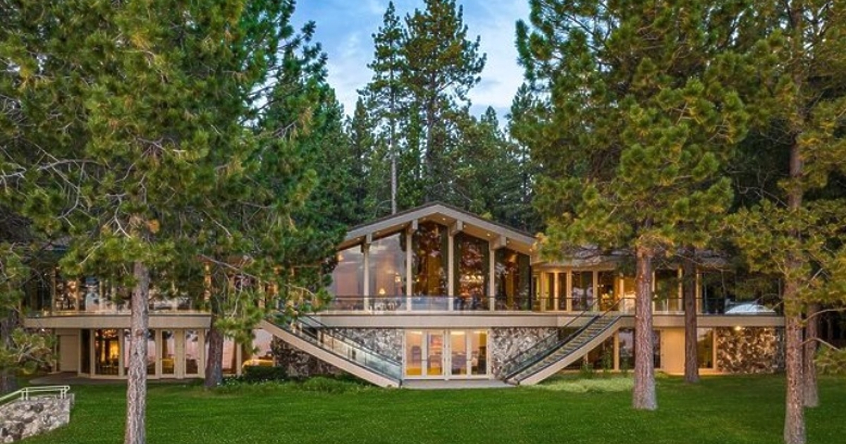 Имение с частен плаж и 20 000 кв. м земя се продава за $76 млн.